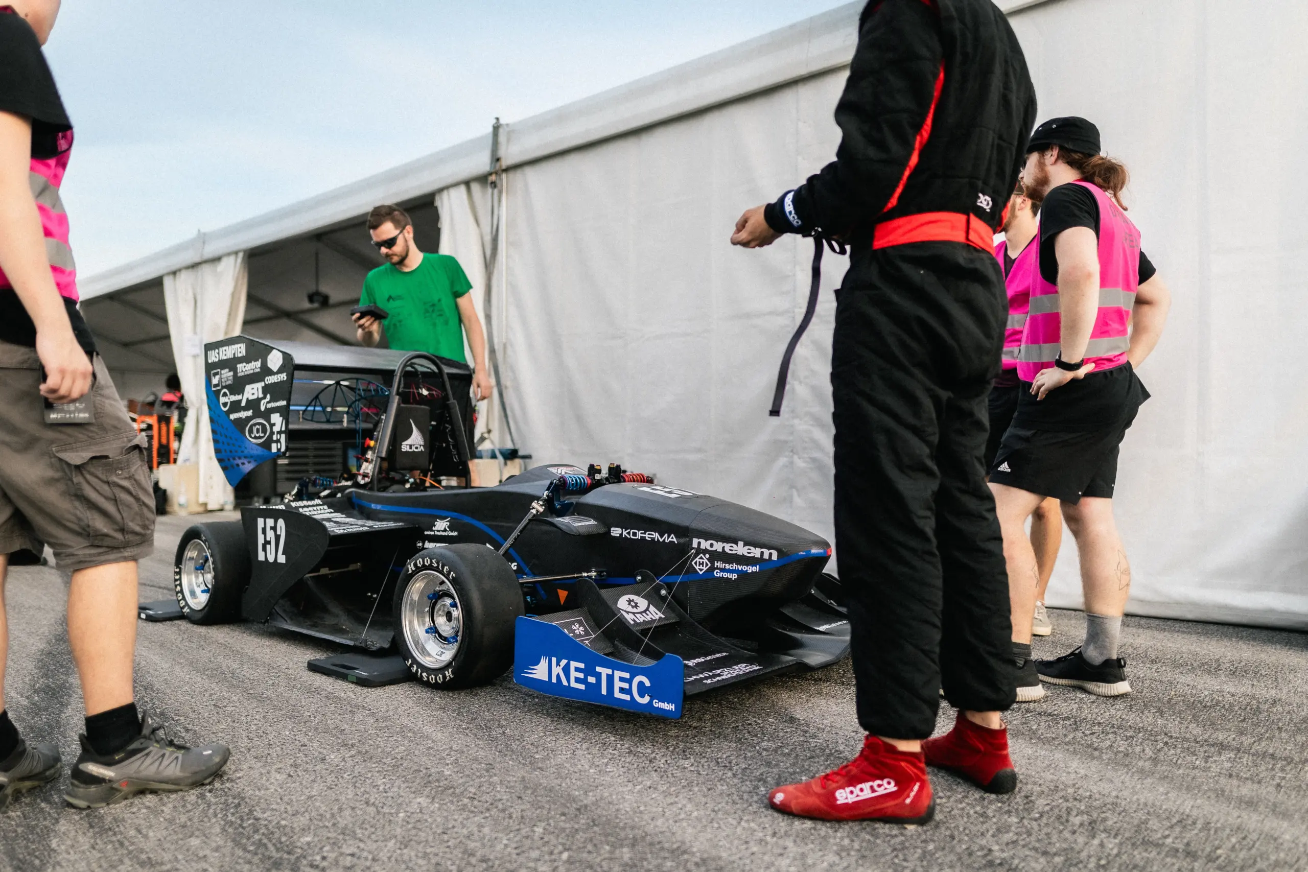 FAHRZEUG - Infinity Racing