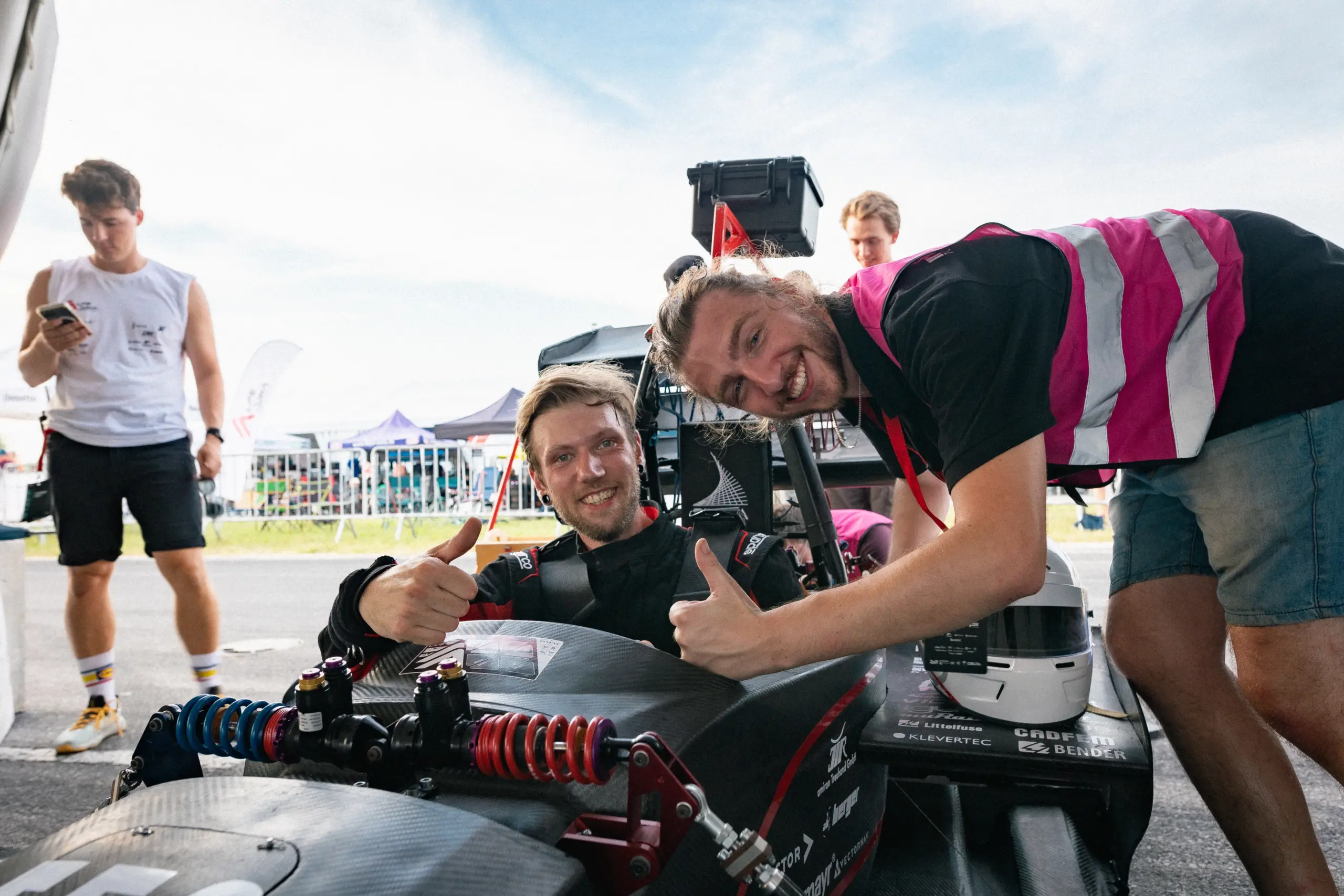 SOCIAL MEDIA - Infinity Racing