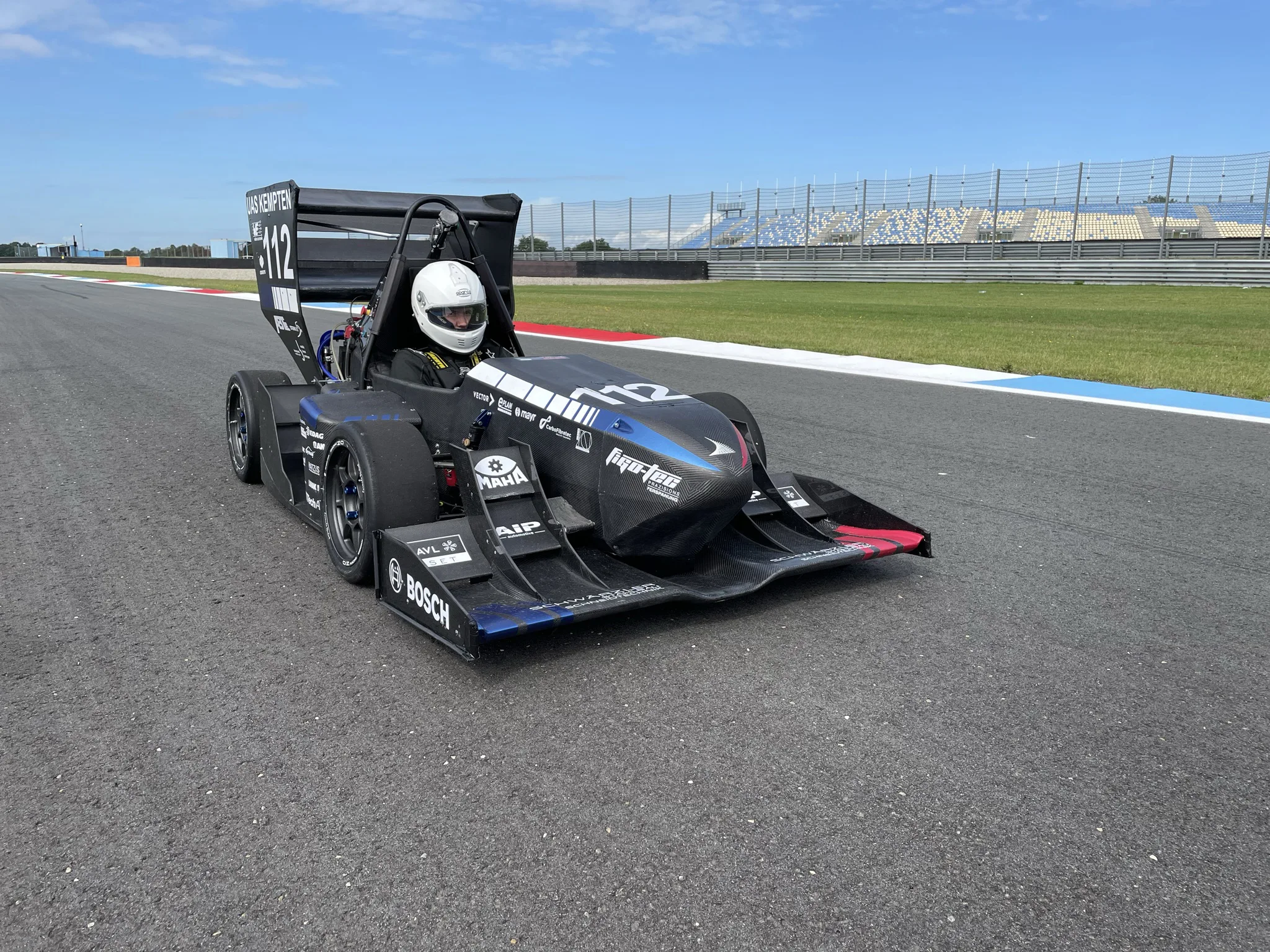 TOMSOI XII - Infinity Racing